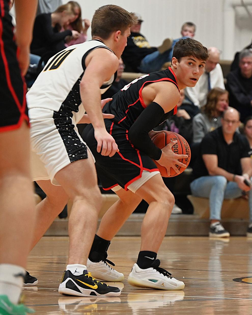 High School boys basketball: Kempema leads Hinton to WEC home win over G-LR