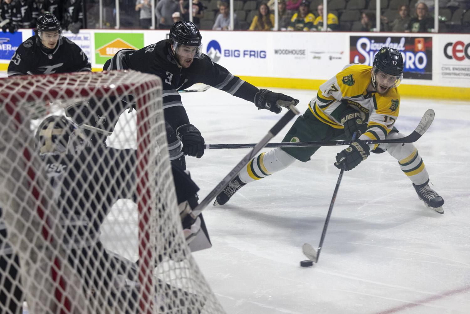 Musketeers takes 2-1 lead over Fargo in USHL Western finals