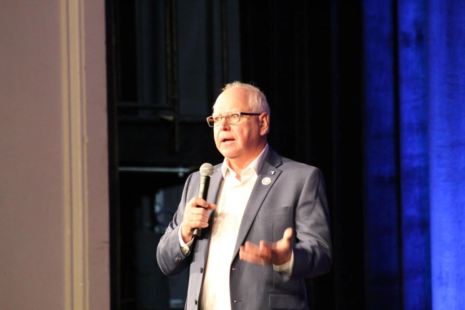 Gov. Tim Walz holds Des Moines town hall as he travels to Republican ...