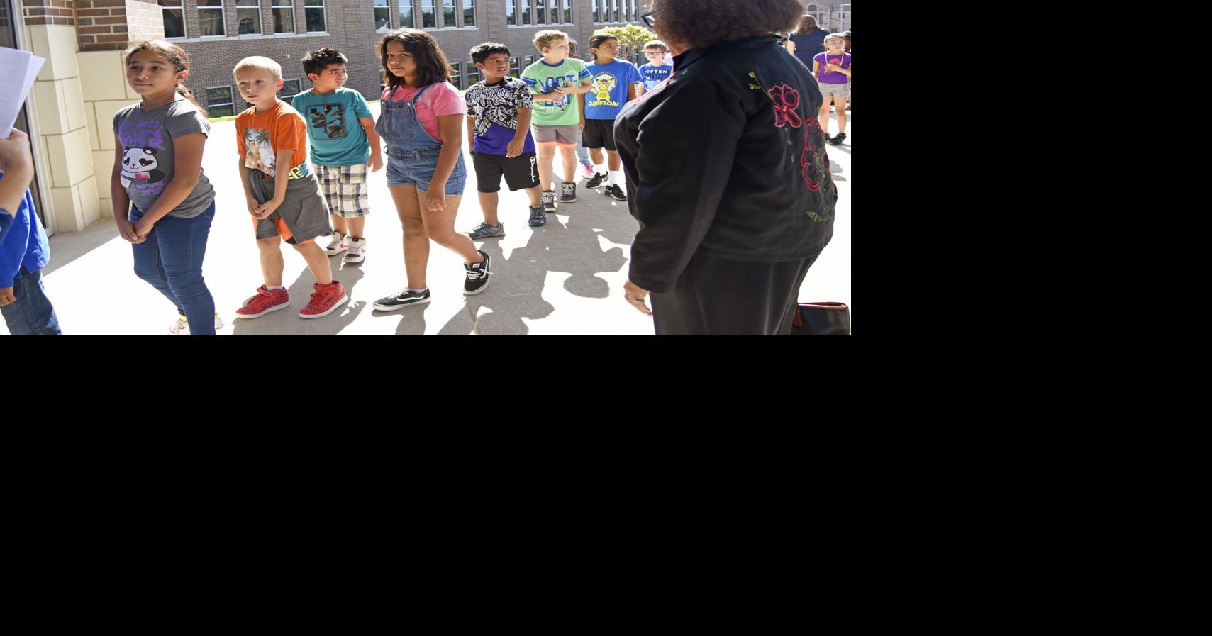 Sioux City community welcomed into the new Hunt Elementary school