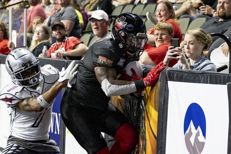 Bandits earn blowout win over Marshals