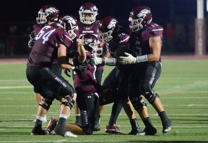 SPORTS BRIEFS: Morningside University Quarterback Joe Dolincheck takes ...