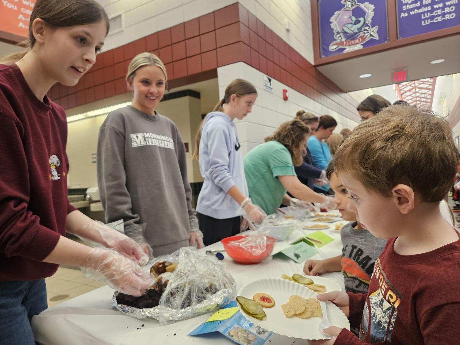 Leeds Elementary School celebrates their harvest with party