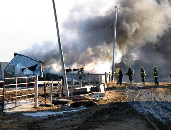 Blaze strikes Sioux Center farm