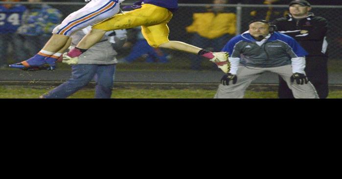 Photos: CL/G-LR vs Sioux Center football 101813