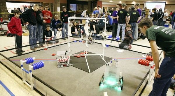 Students build robots, team spirit at Sergeant Bluff tech challenge