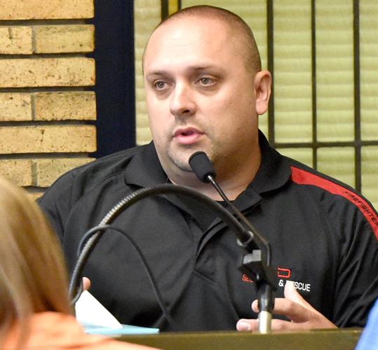 Pet sitter testifies to finding body in pool of blood