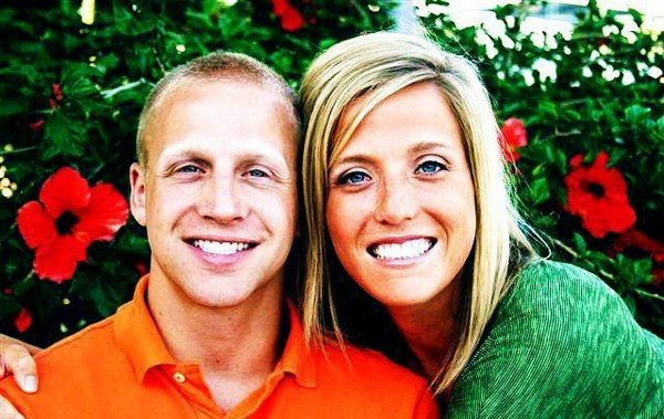 COUPLES: Aaron pulls off surprise proposal, with a little help from mom ...