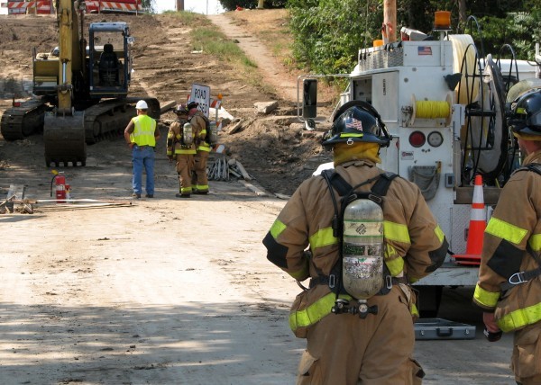 Gas line break reported near Floyd Boulevard