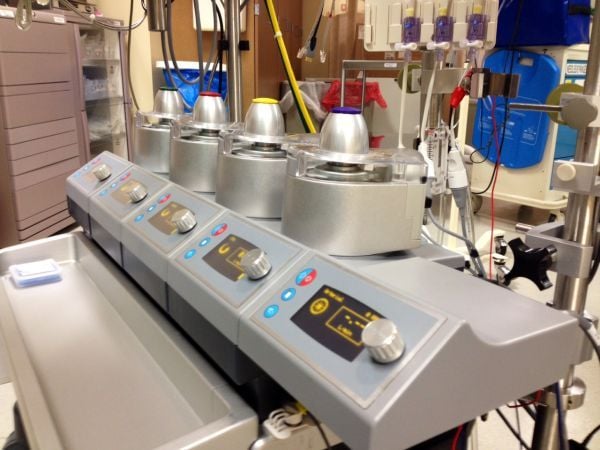 Perfusionist controls heart, lungs' fuction during open heart surgery