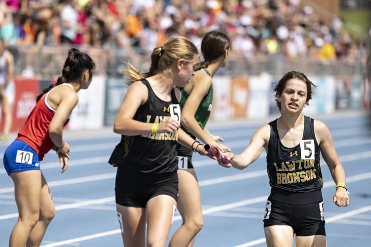 Sioux City North revels in 4x800 relay championship