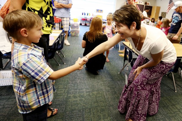 Elementary students meet teachers, explore classrooms