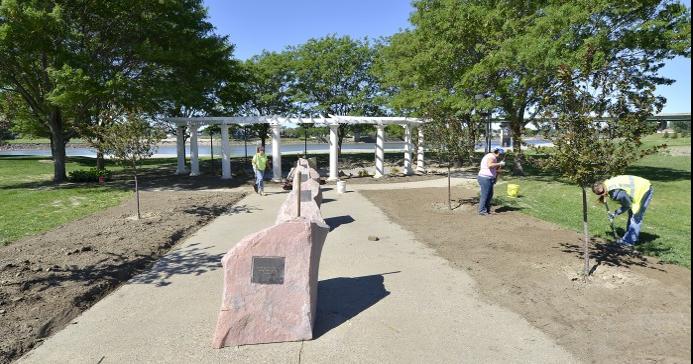 Flight 232 Memorial symbolizes more than meets the eye