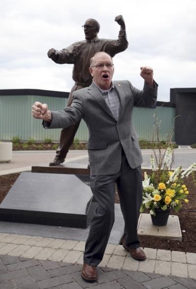 Gable honored with statue outside Carver-Hawkeye