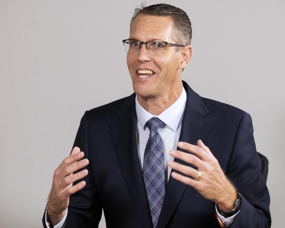 OUR OPINION: Feenstra represents best choice in Iowa's 4th District