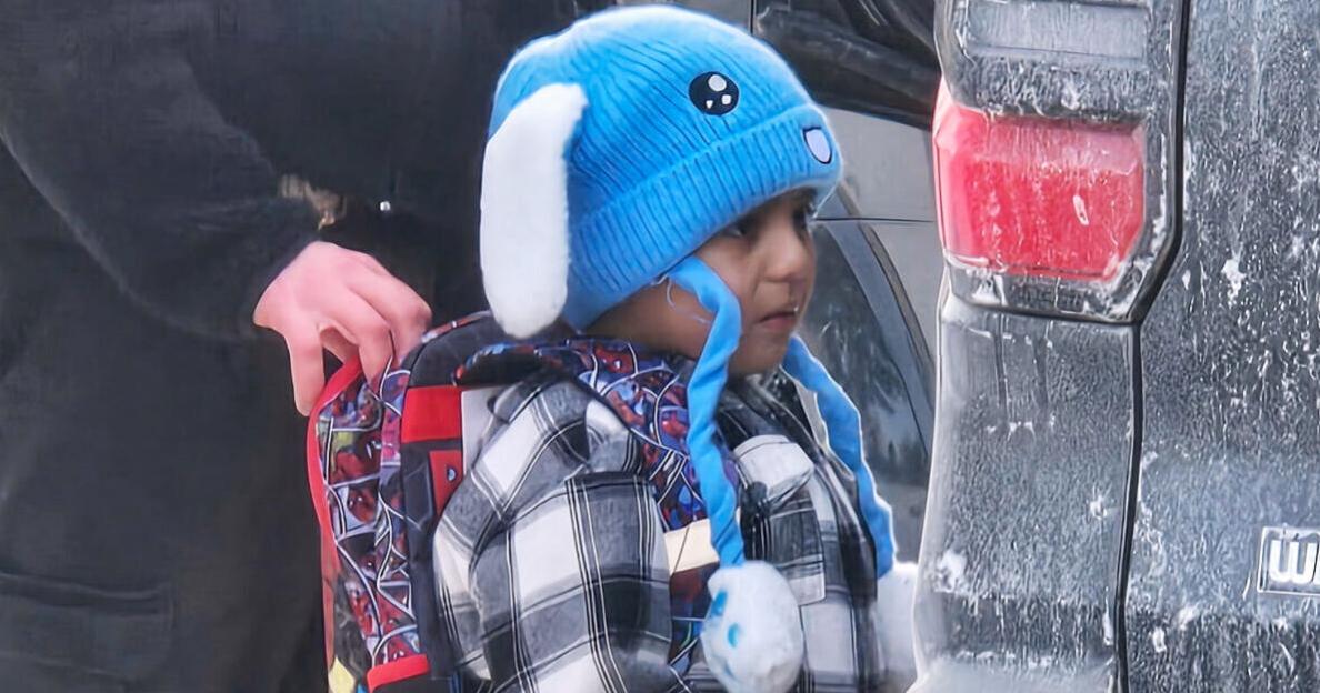 Judge orders US to release detained 5-year-old and dad