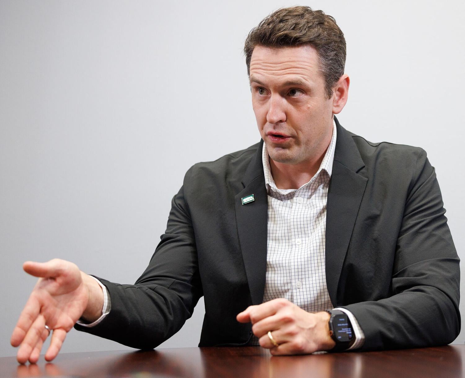 Zach Lahn rolls out $1M ad buy for Iowa gubernatorial race