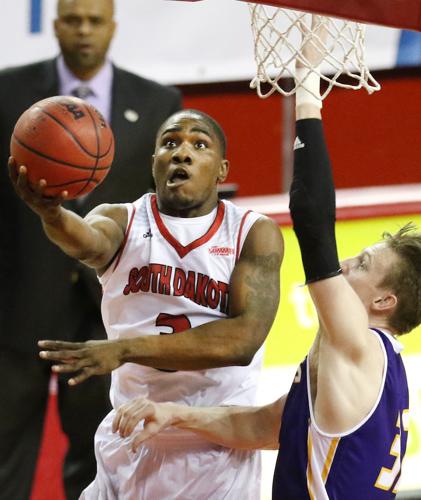 Kasperbauer catches fire, leads USD to win