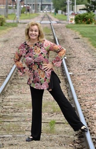Actress Sharon Farrell returns home, book in hand