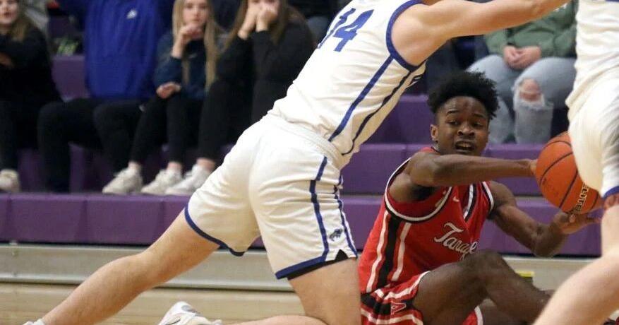 Dakota Valley, Vermillion earn spots in state tourney