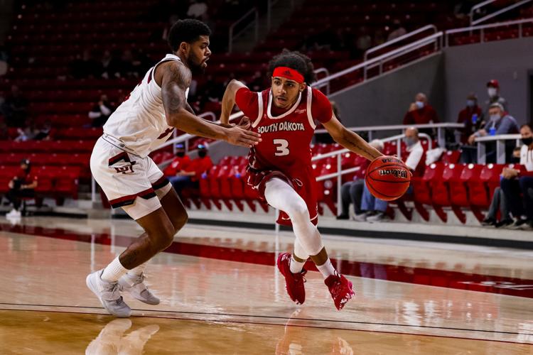 South Dakota men's basketball puts its foot on the gas, starts Summit ...