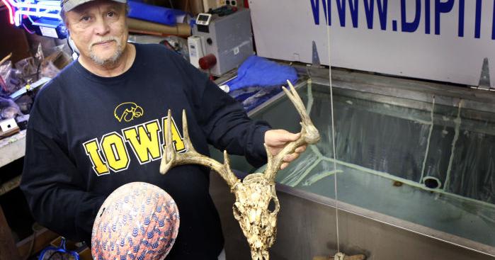 HORLYK: Sioux City artist uses unique system to create works