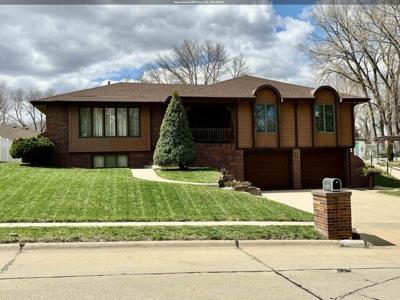 3 Bedroom Home in Sioux City - $360,000