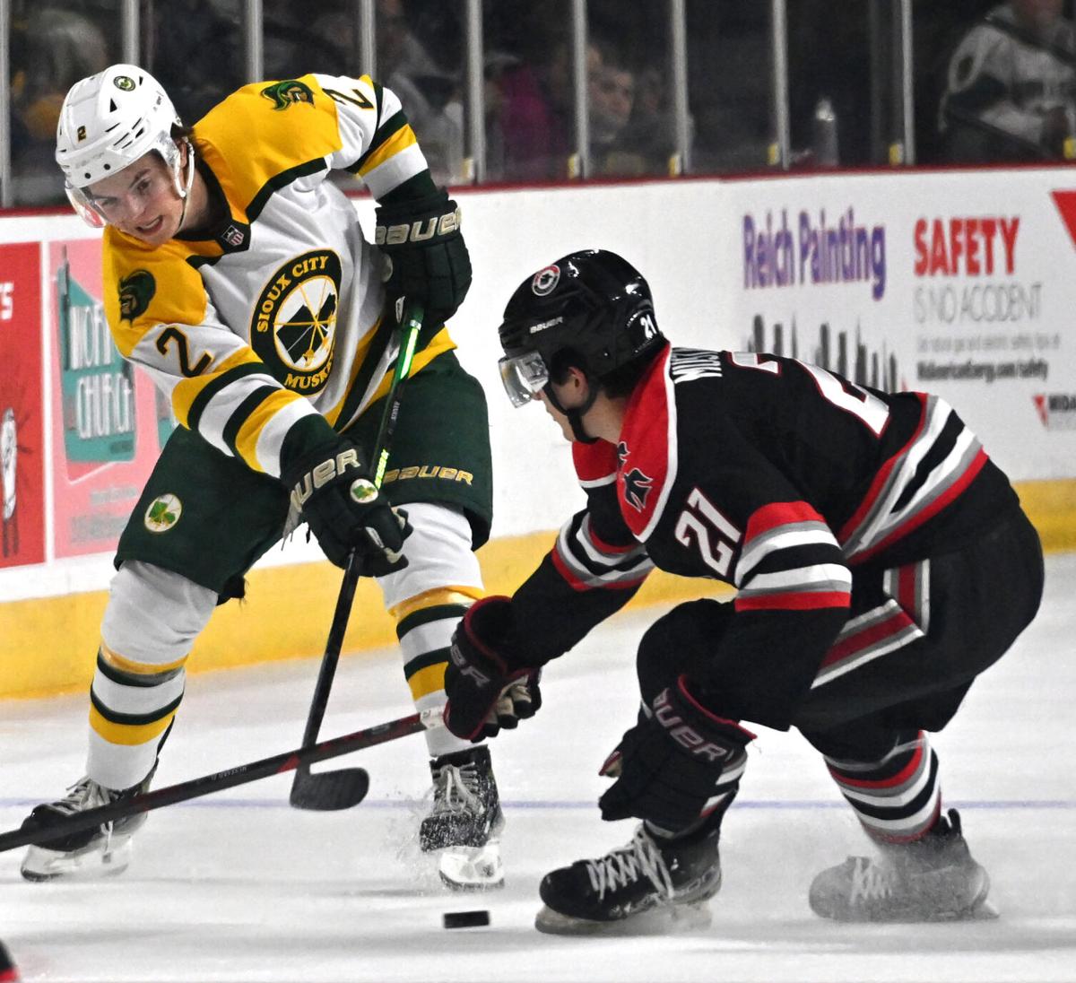Muskegon takes two from Sioux City Musketeers