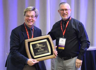 Iowa Newspaper Association presents Master Editor-Publisher Award to ...