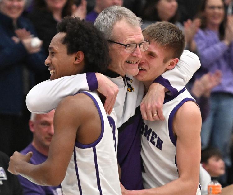 MOC-FV bottles up Heelan, returns to state tourney