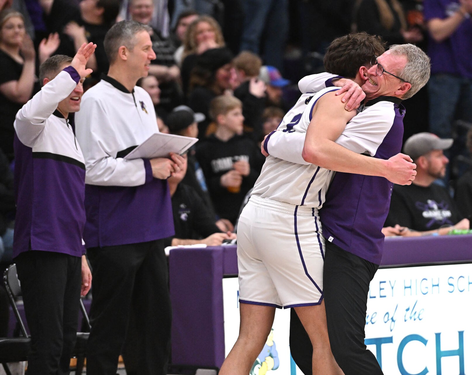 MOC-FV bottles up Heelan, returns to state tourney