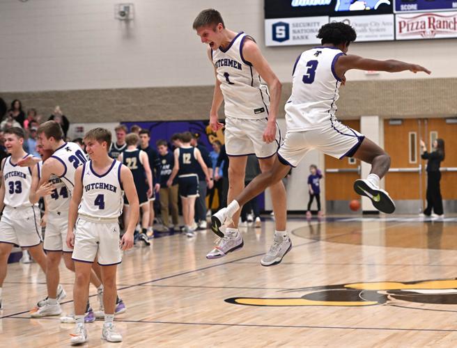 MOC-FV bottles up Heelan, returns to state tourney