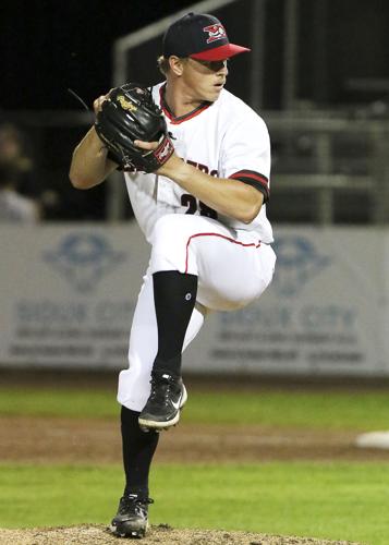 Sioux City Explorers' Kent Hasler juggles class and baseball