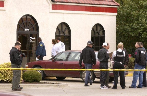10 years after Norfolk bank robbery, a time to remember