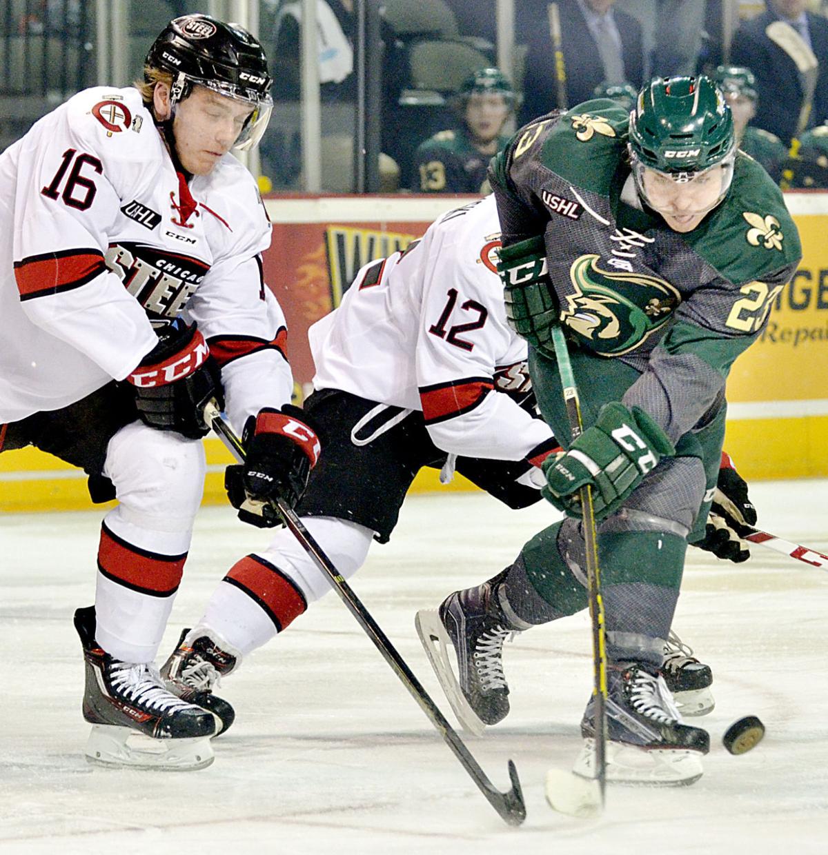 Photos: Musketeers hockey vs Chicago Steel