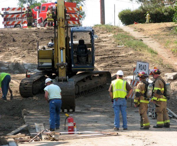 Gas line break reported near Floyd Boulevard