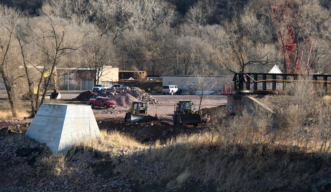 Construction on bridge linking North Sioux and Sioux City