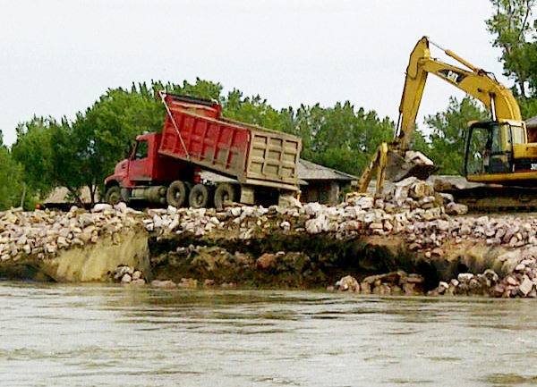 'Angry river' undercut levee in Dunes; 'we stopped it'