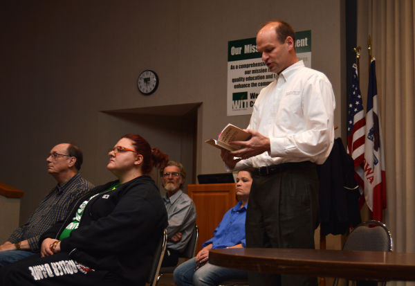 Sioux City community college president performs in play
