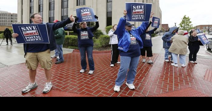 Photos: Postal workers protest