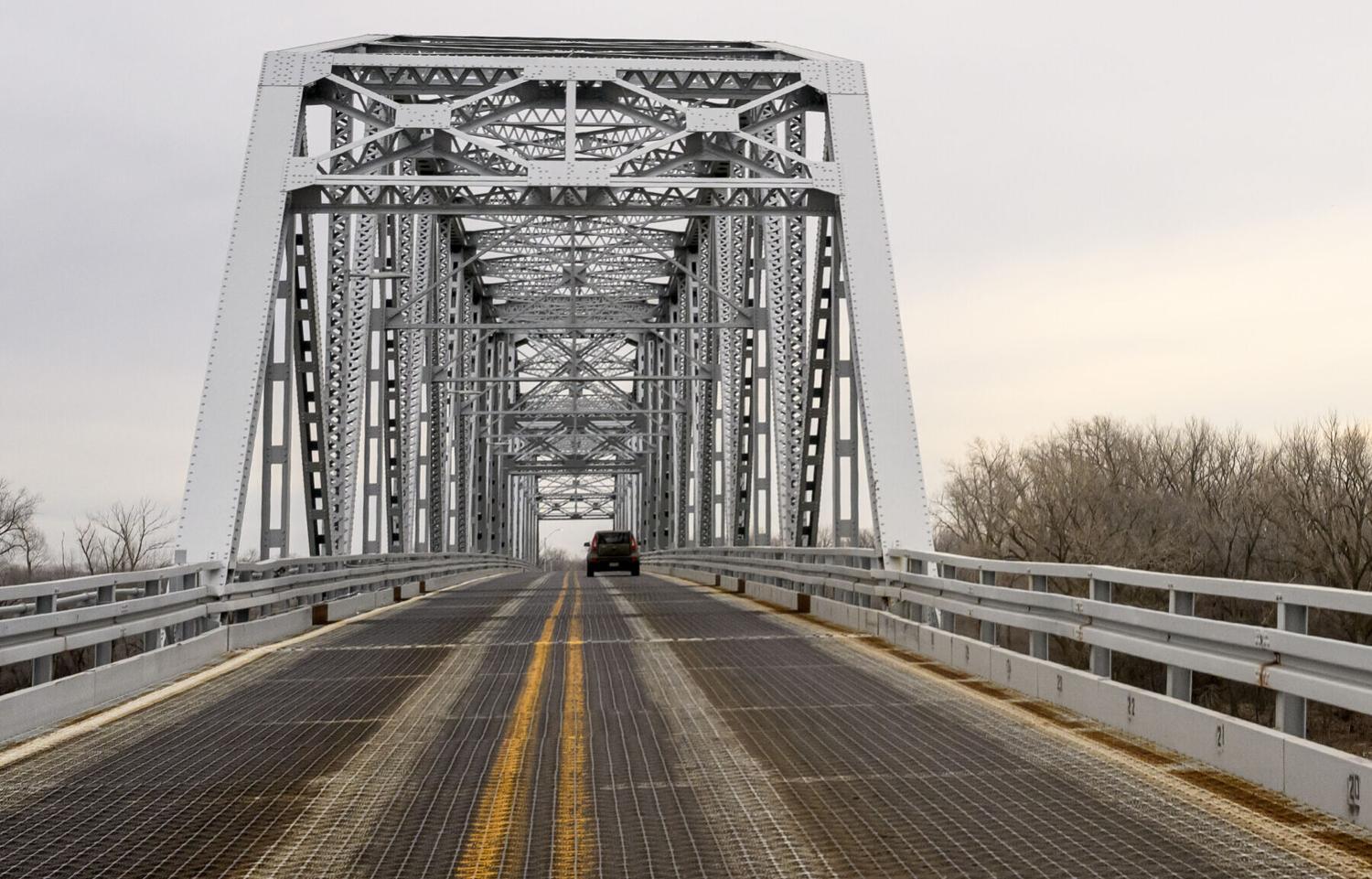 Public asked to weigh in on Decatur Bridge's future