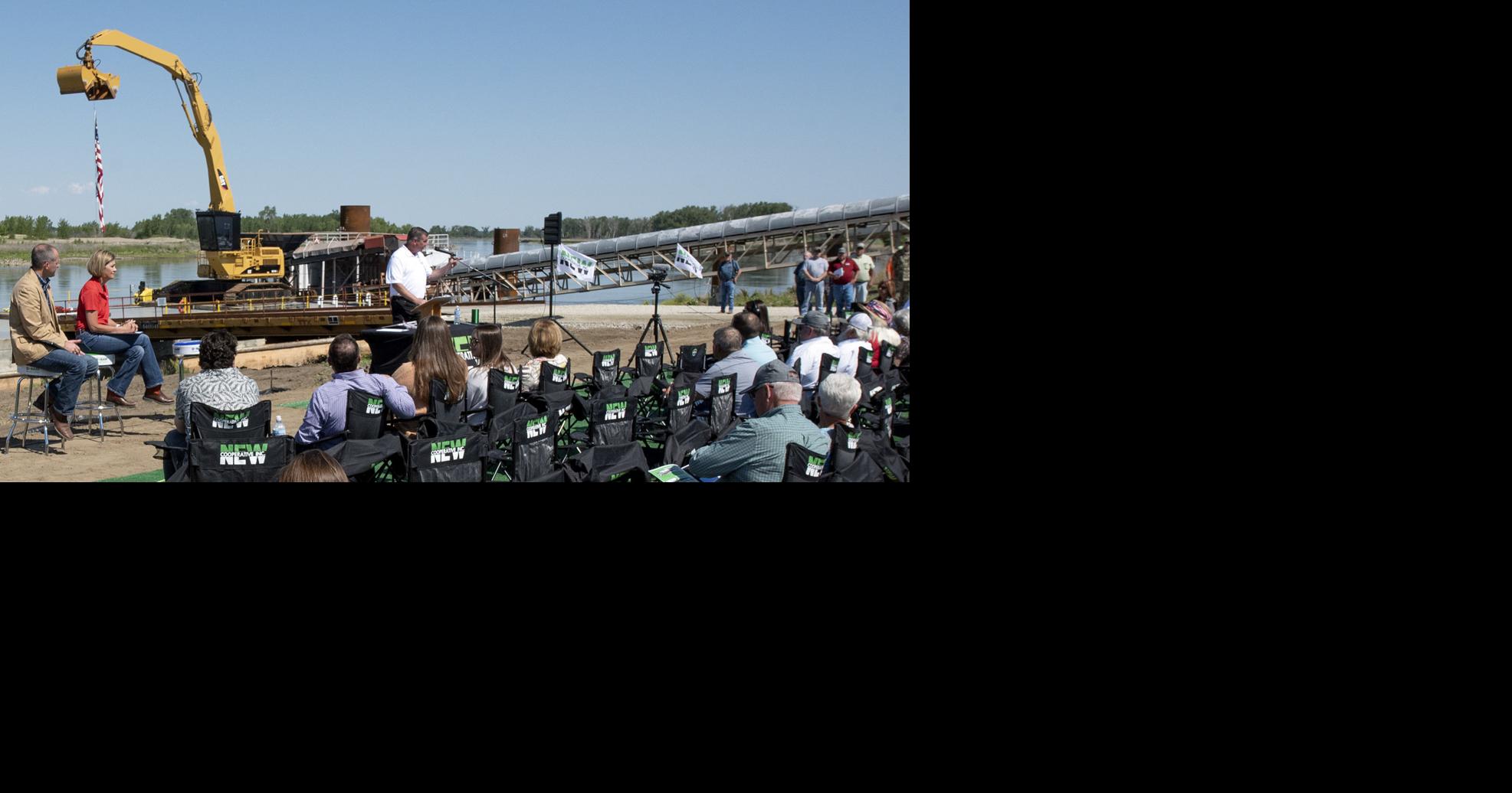 Missouri River barge terminal officially opens near Blencoe, Iowa