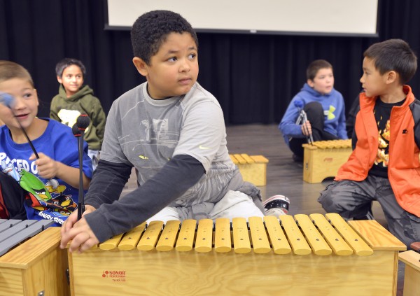 Photo: Students dedicate Lewis & Clark Interpretive Center sculptures