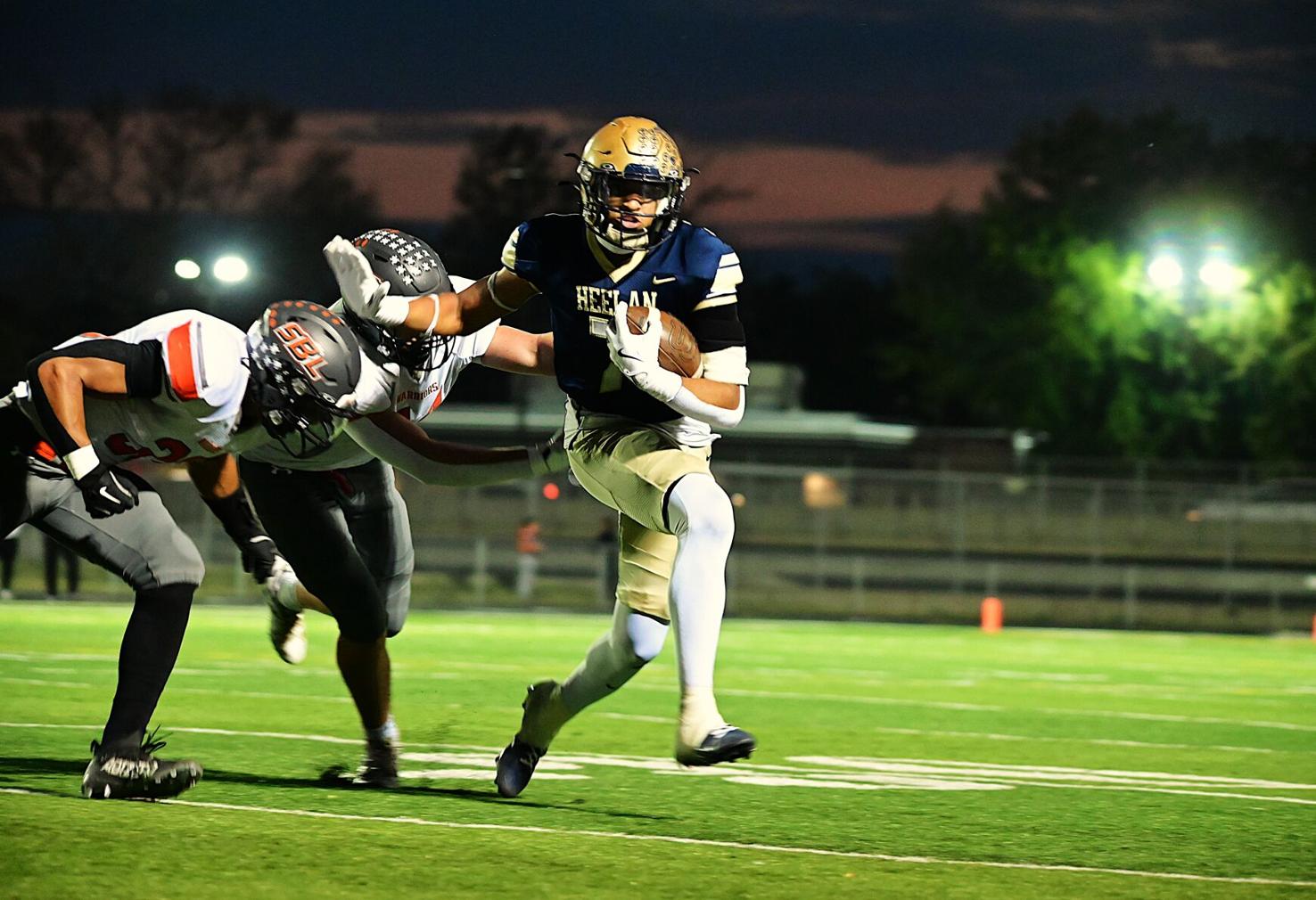 High school football: No. 2 SB-L takes down No. 4 Heelan in 3A district ...