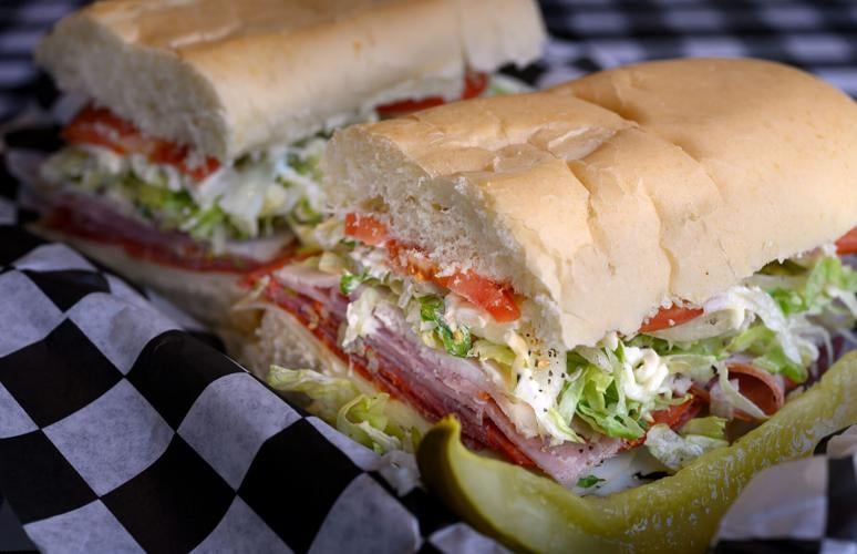 Little Chicago tops Siouxland's Choice for best sandwiches