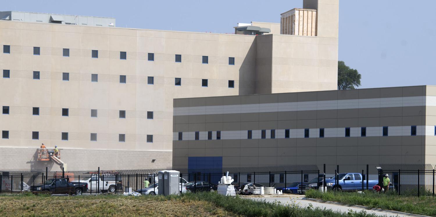 Supervisors Matthew Ung, Mark Nelson tours new county jail