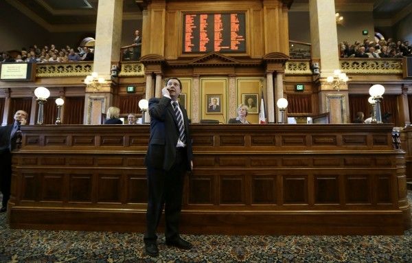 Early plan to pay Iowa elected officials more faces opposition