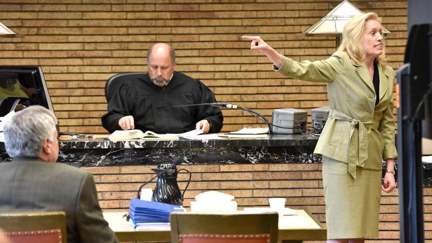 Pet sitter testifies to finding body in pool of blood