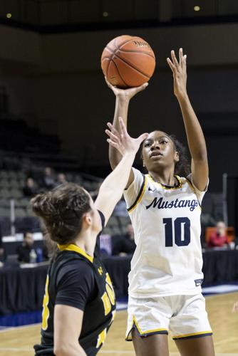 Dordt Womens Basketball Pulls Away With 10 0 Fourth Quarter Run