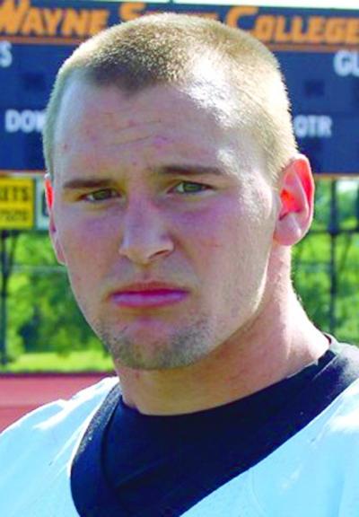 Former Wayne State gridder Reeves signs with Omaha Beef